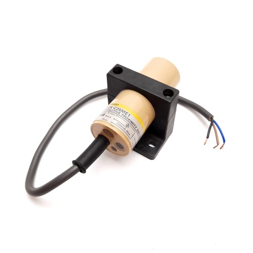 Omron E2K-C25ME1 Capacitive Proximity Sensor, 3-25mm, 10-40VDC, NPN N/O ...