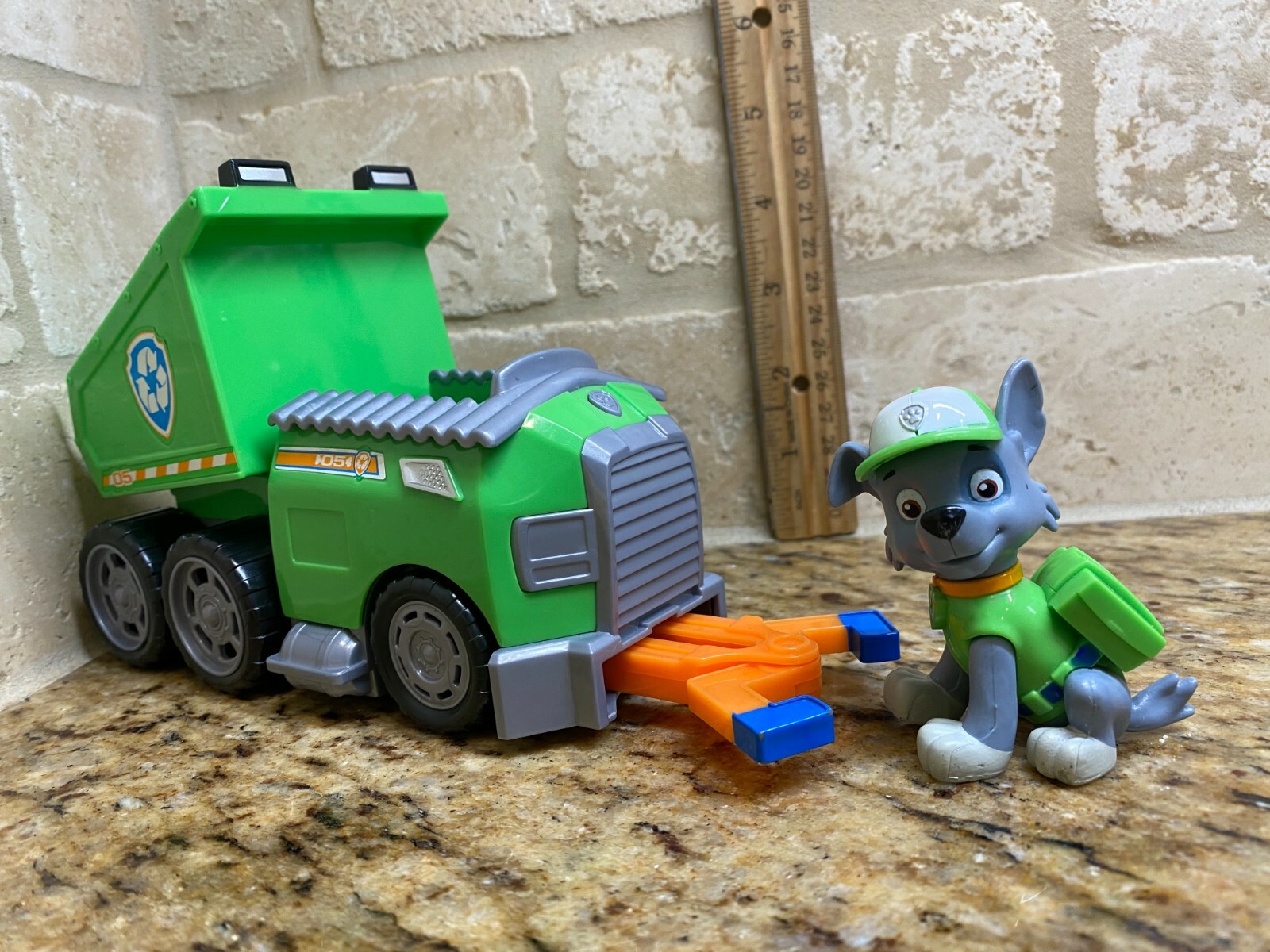 Nickelodeon Paw Patrol Rocky's Recycle Dump Truck & Figure Spin Master ...