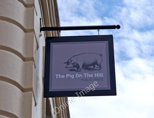 Photo 6x4 The Pig on the Hill pub sign, 8 Devizes Road Swindon/SU1685 ...