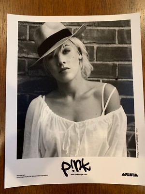 Press Photo Of Pink Singer 2001 8”x10” | eBay