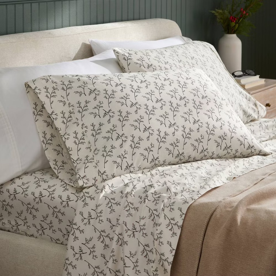 Full 400 Thread Count Holiday Performance Sheet Set Holly - Threshold ...