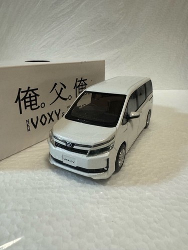 1/30 TOYOTA VOXY HYBRID PREVIOUS WHITE PEARL CRYSTAL SHINE 229552 | eBay