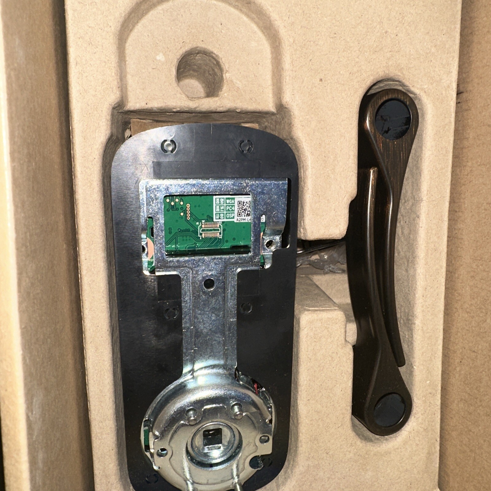 Yale Touchscreen Keypad Door Lever - Bronze (‎YRL216-NR-0BP) for sale ...