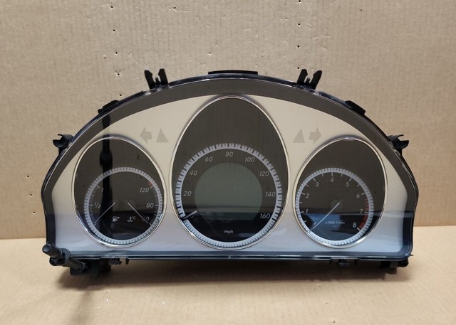 SPEEDOMETER CLUSTER Mercedes-Benz C350 C300 C300 4matic 2010 10 ...