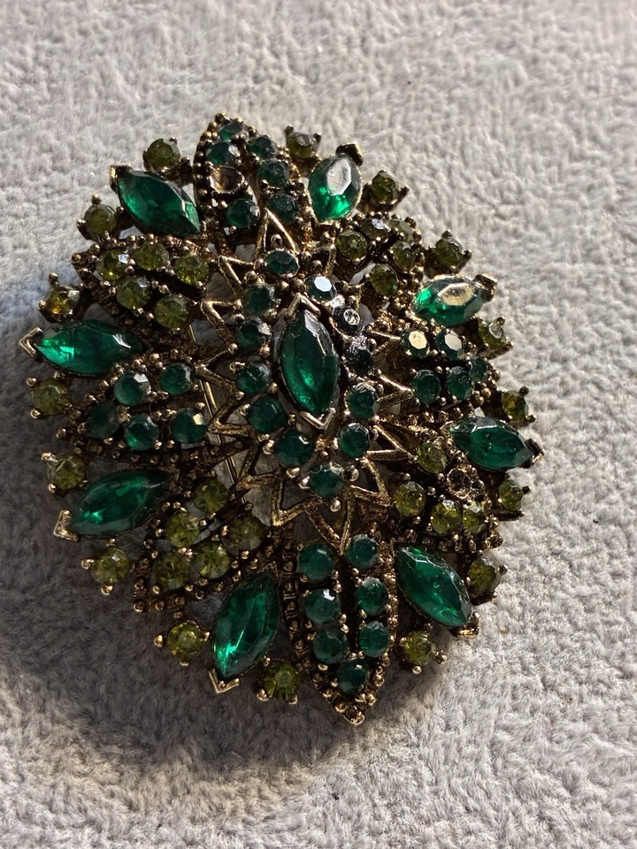 Signed Weiss Vintage Emerald Green & Peridot Rhinestone Layered Brooch ...