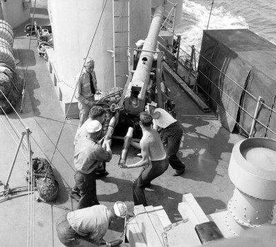 WW2 WWII Photo USS Edsall DE-129 Crew 5" Gun US Navy World War Two ...