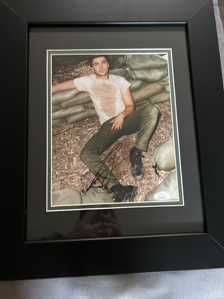 Zac Efron SIGNED 8x10 Photo Autograph JSA COA 14 1/2 X 7 1/2“ Frame d ...