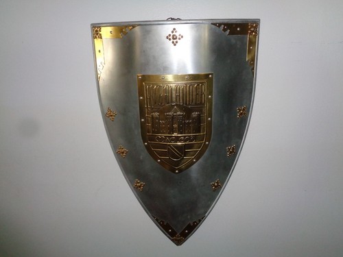Highlander MacLeod Full Sized Metal Shield RARE Duncan Conner TV Prop ...