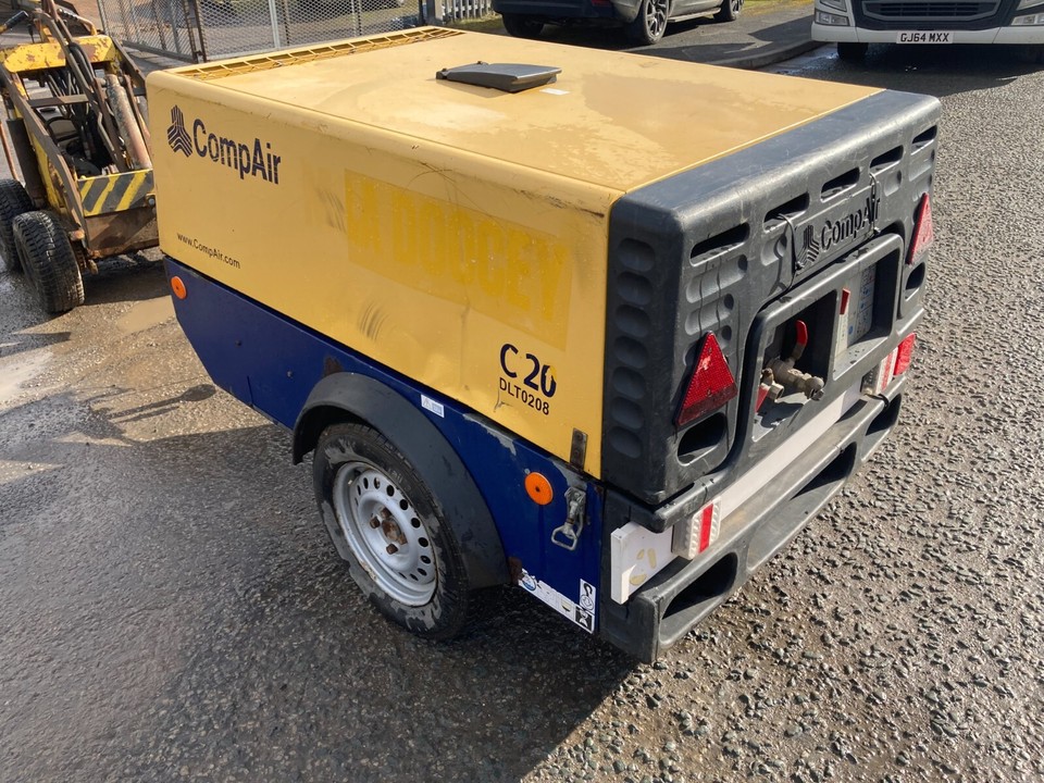 2014 Compair C20 compressor 2 tool towable road tow kubota delivery ...