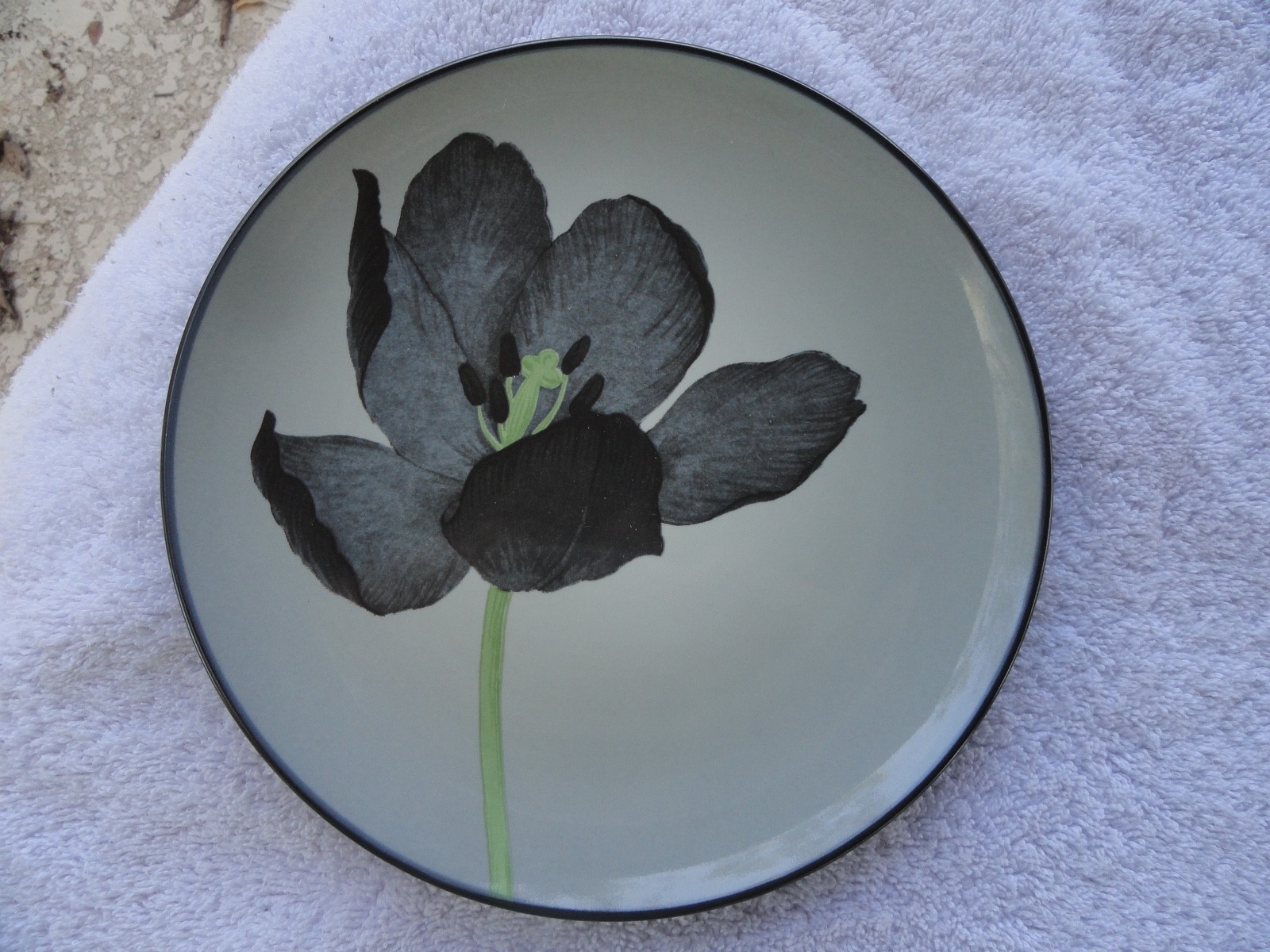 Noritake Colorwave Graphite Charcoal Gray Rim & Base Tulip Accent Salad ...