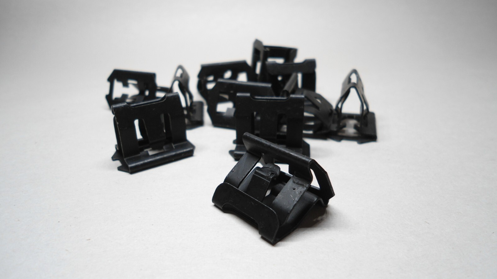 10 GRILLE & 10 COWL VENT RETAINING CLIPS! FITS CHEVROLET SILVERADO ...