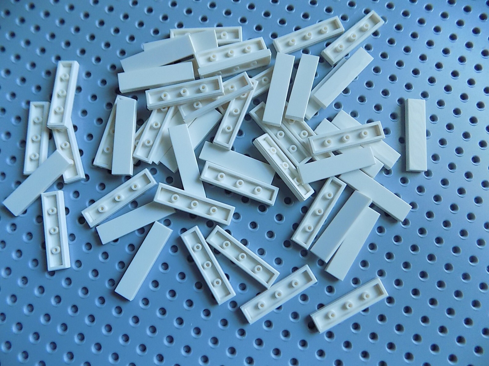 LEGO 1x4 White Finishing Tiles Plates Excellent condition lot of 50 ...