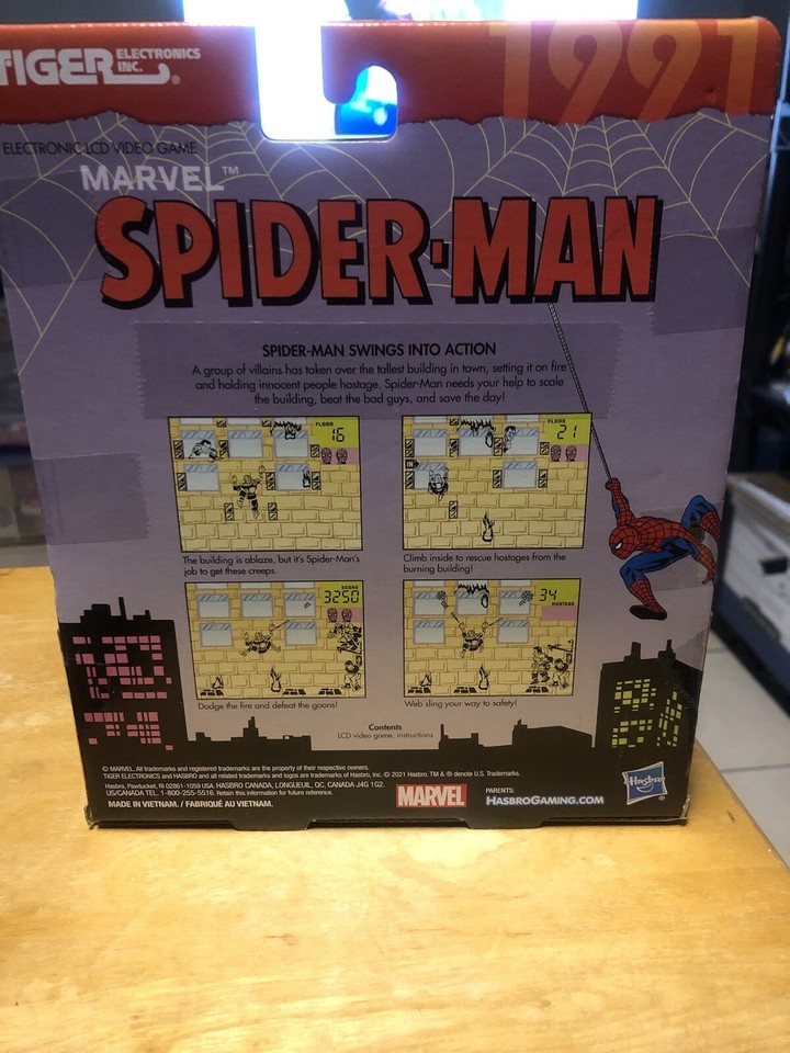 Hasbro Tiger Electronics Marvel Spider-Man Handheld Electronic Game ...