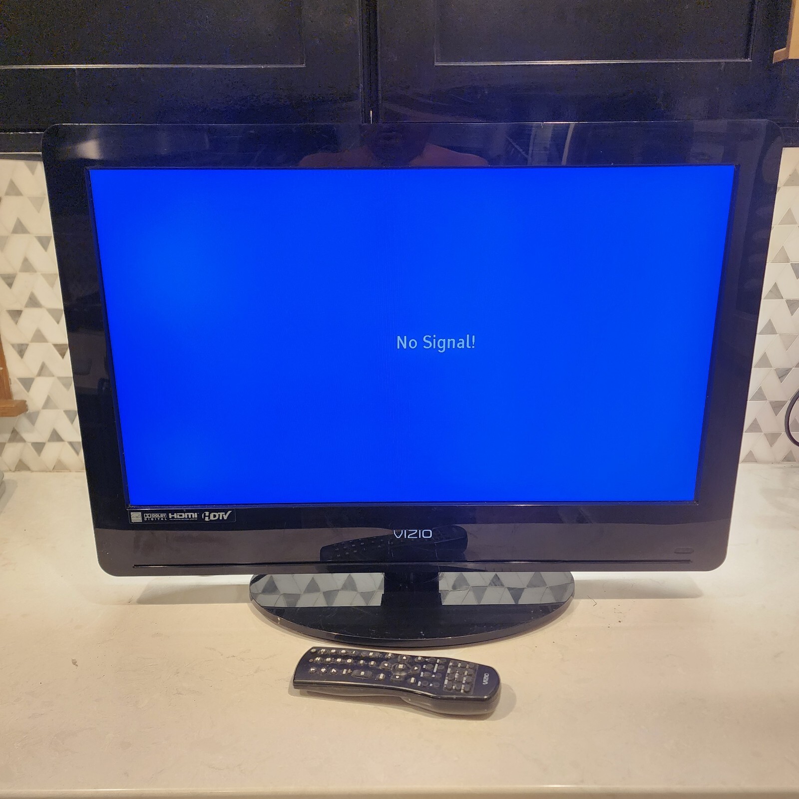 Vizio VA26LHDTV10T 26" 1080i HD LCD Television Monitor Tested w/ stand ...