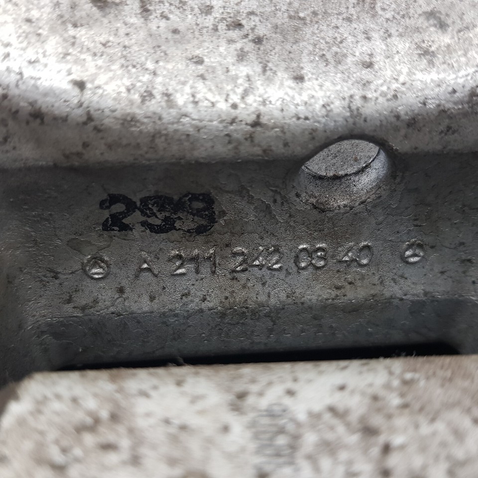 MERCEDES E CLASS GEARBOX MOUNT 2.1 DIESEL A2122404102 2013 W212 ...
