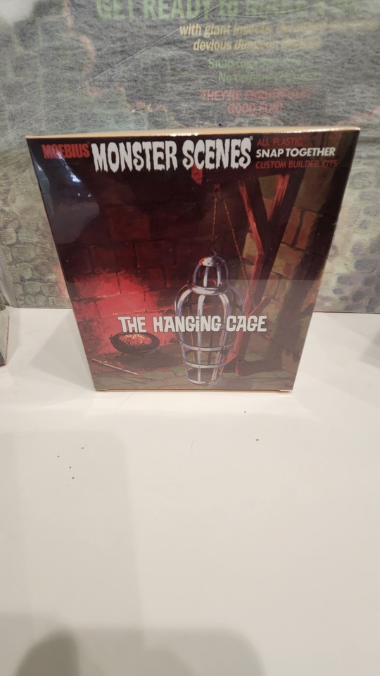 Moebius Monster Scenes Store Display Case Lt Ed. Model Kit | eBay