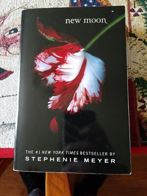 The Twilight Saga Ser.: New Moon by Stephenie Meyer (2008, Paperback ...