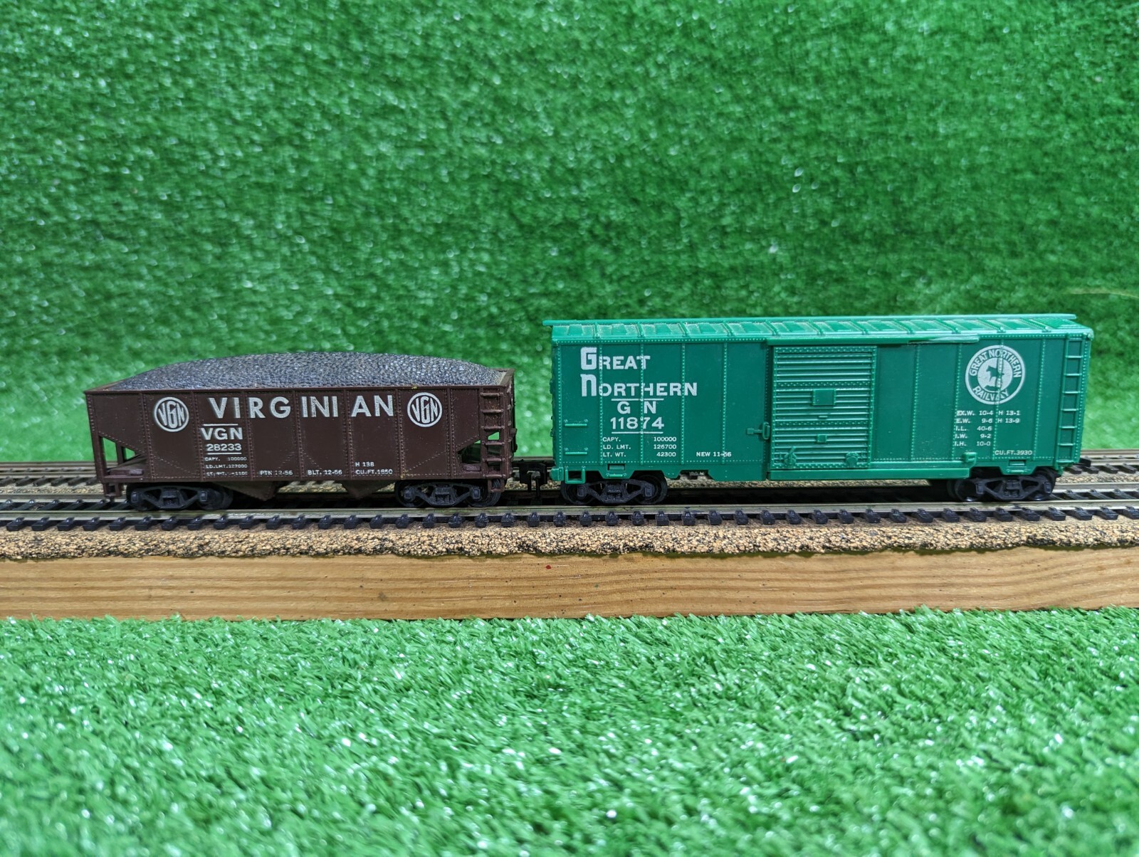 (2) Marx HO Great Northern 40' Boxcar / Virginian 2 Bay Coal Hopper VGN ...