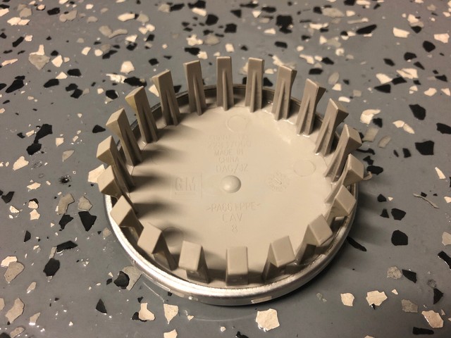 Chevrolet Silverado 1500 Wheel Hub Center Cap 20" OEM 20942002 for sale ...