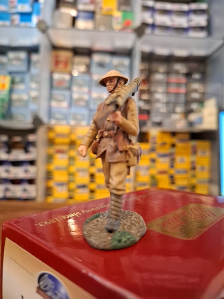 BRITAINS 50046C WW1 BRITISH LEWIS GUNNER WALKING COLLECTORS CLUB ...