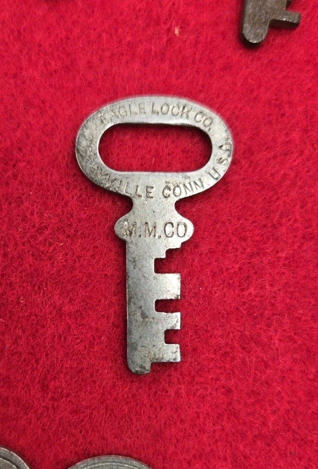 Lot of 20 Vintage Eagle Lock Co. Keys Flat Keys, Steamer Trunk, Cabinet ...