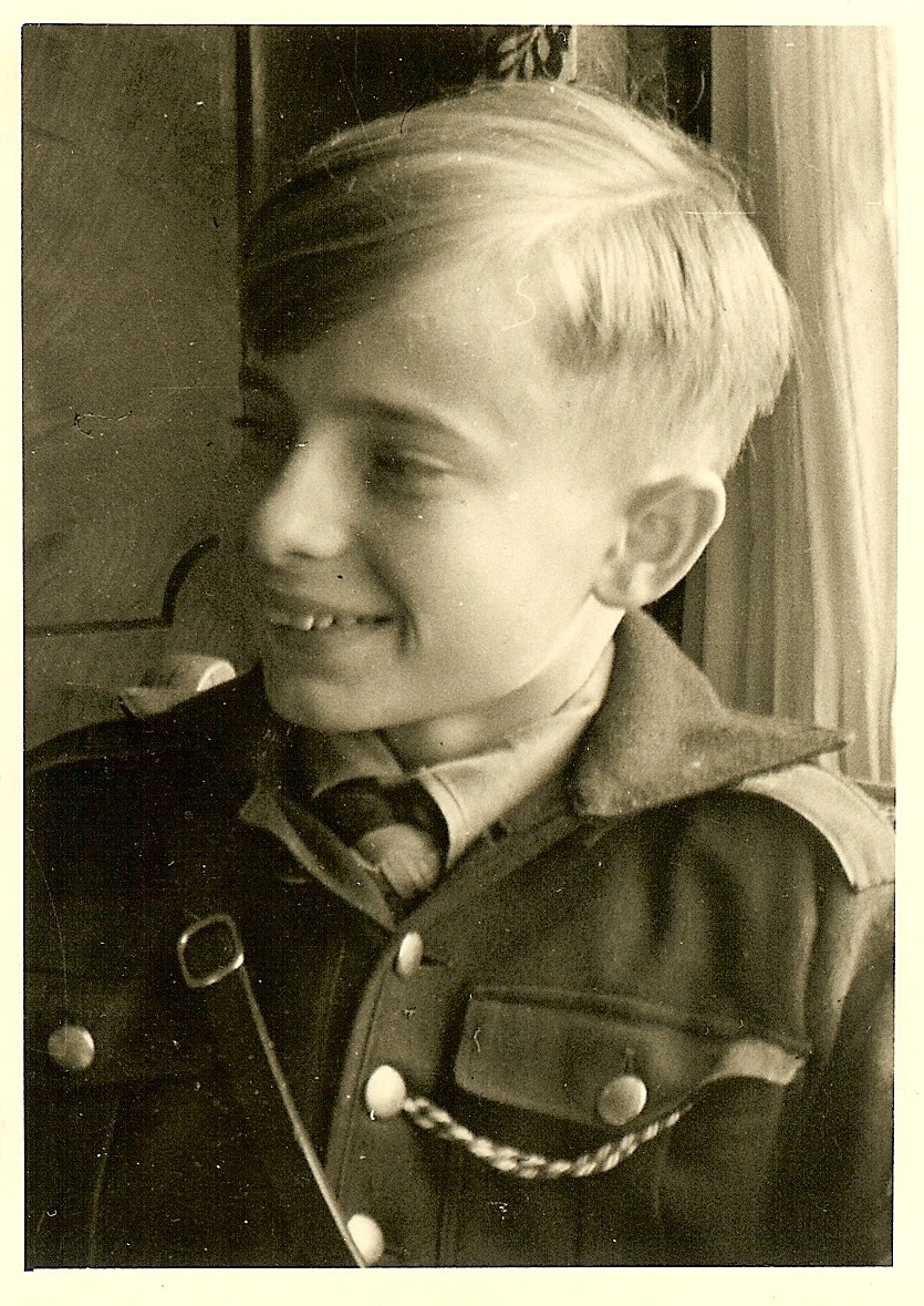 **BEST! Close Up Pic Smiling Young German Uniformed Jugend Boy Posed ...