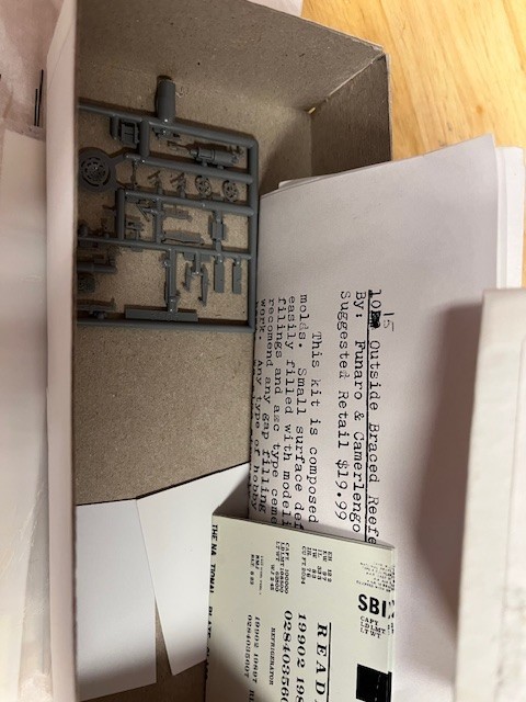 FUNARO & CAMERLENGO - HO SCALE - 1015 - Reading Outside Braced REEFER ...