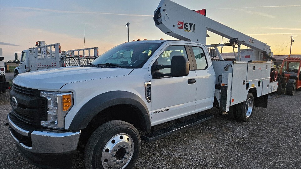 2017 Ford F-550 4x4 35ft Insulated Bucket Truck Extended Cab ETI ...