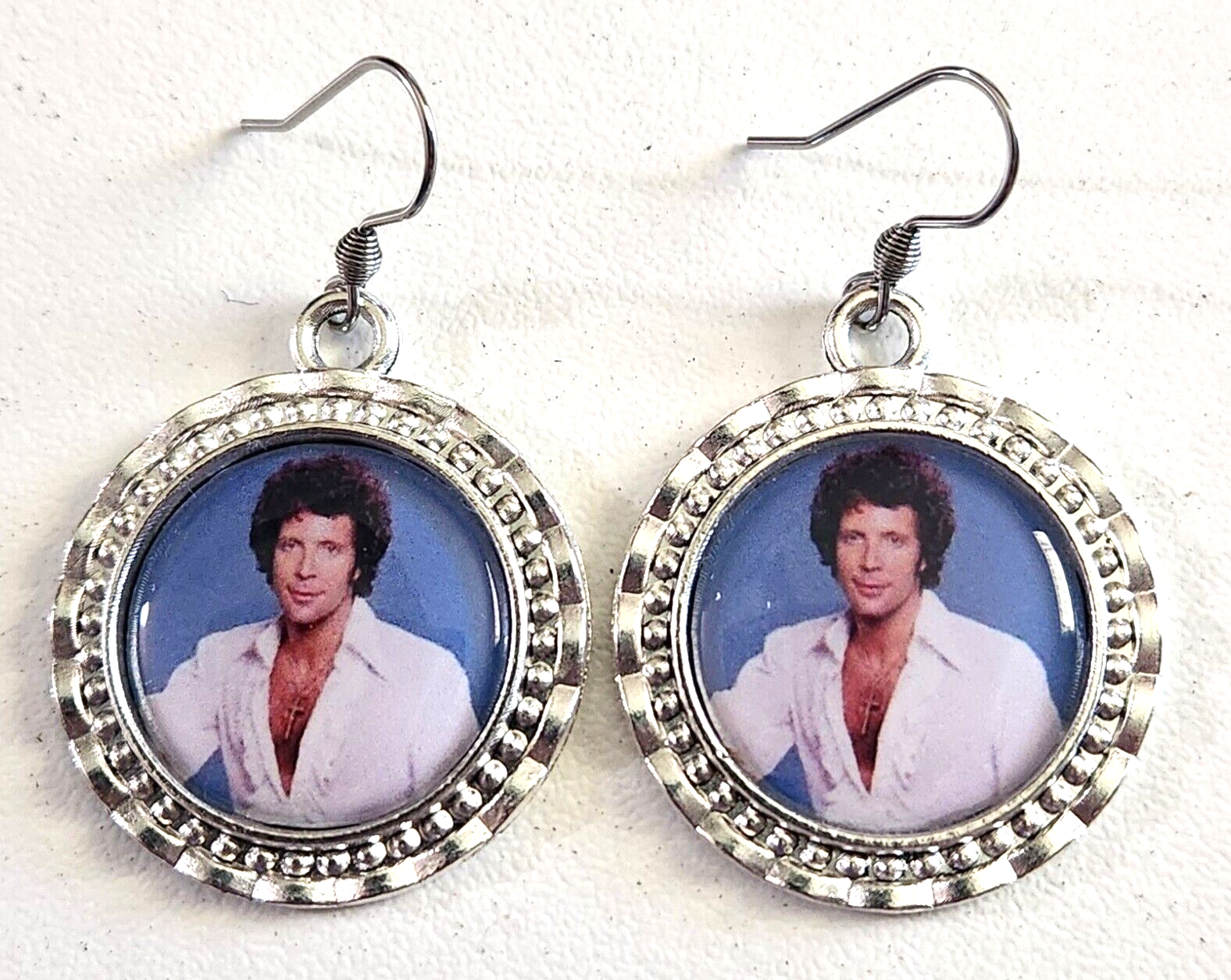 ***SINGER - TOM JONES ROUND PENDANT EARRINGS - BRAND NEW*** | eBay ...