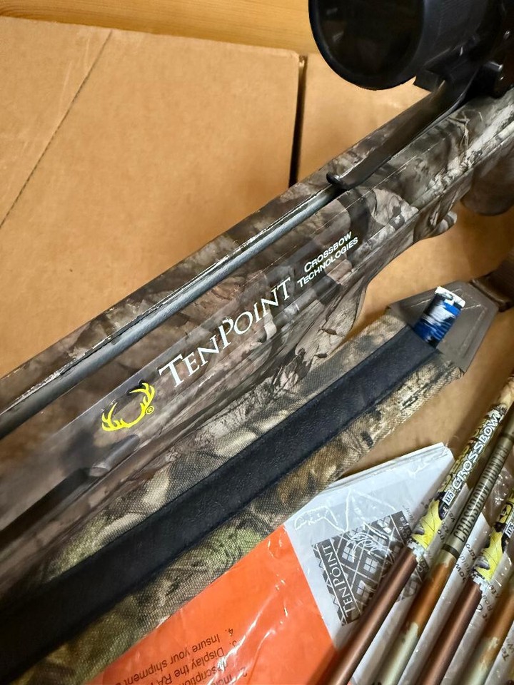 Very Nice TEN POINT TITAN HLX Crossbow Package W/ Sling-Bolts- ACUdraw ...