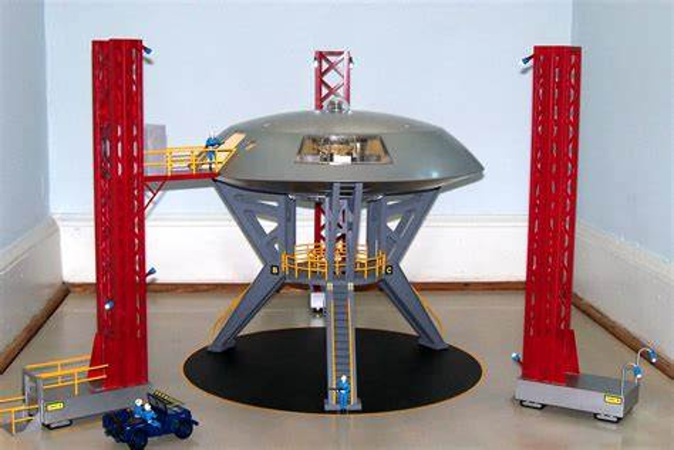Jupiter 2 Lost In Space Launch Pad Gantry Model Kit PRODUCT