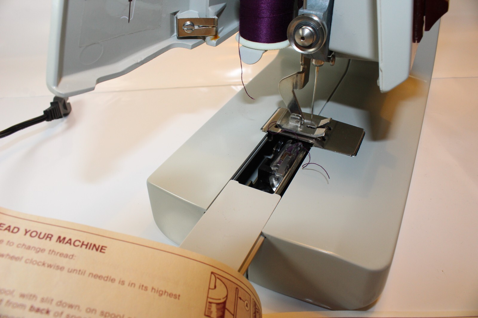 Woking Vintage 1982 SINGER Tiny Tailor Mending Sewing Machine M100A for sale online | eBay