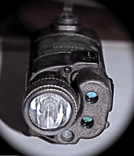 AN/ PEQ-14 Integrated IR/Visible Laser & White Light IR ILLUMINATOR ...