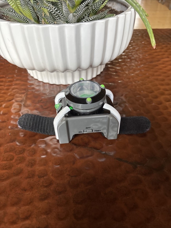 Polish - Ben 10 Playmates #76931 Deluxe Omnitrix 2017 Toy, 100+ Alien ...