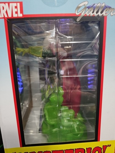 Diamond Marvel Gallery Spider-Man Mysterio PVC Statue Gamestop ...