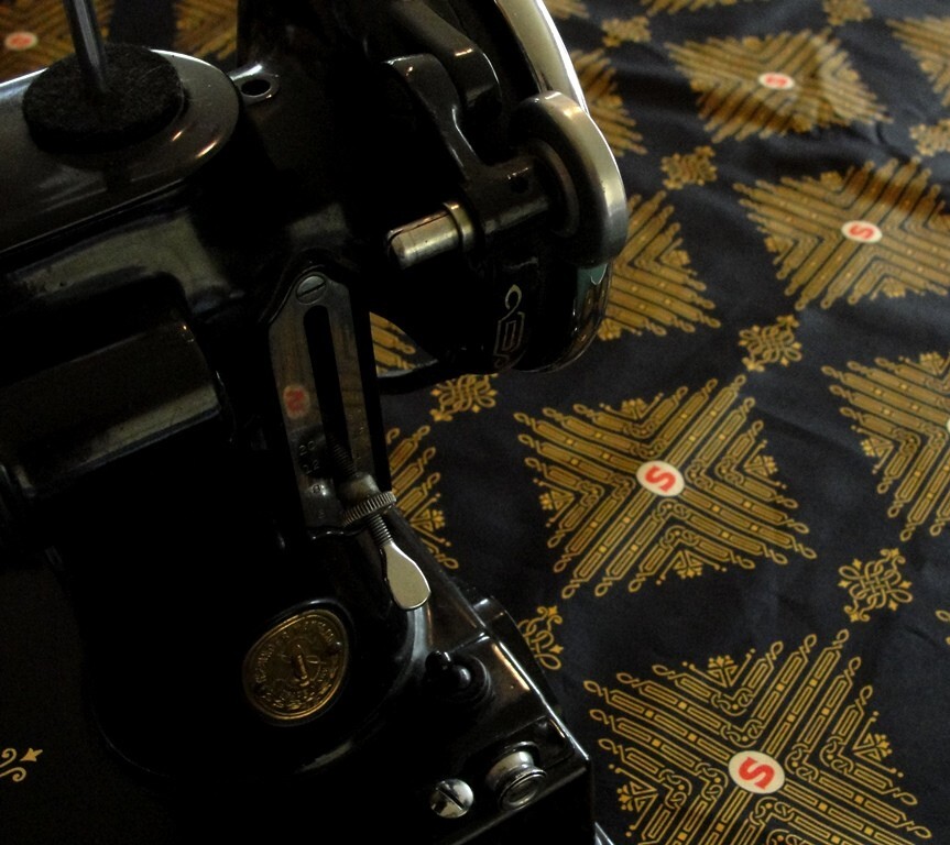 Black Singer Featherweight Sewing Machine Decal, Custom Cotton Fabric ...