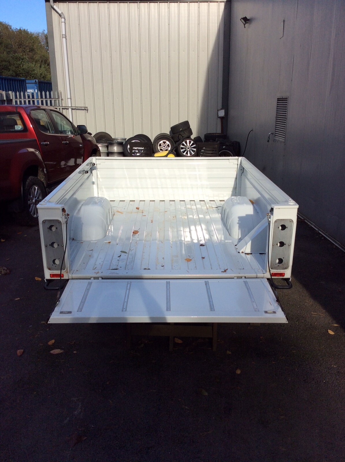Land Rover Defender 110 Hi Cap Hi Capacity Rear body Butt Tub Wing ...