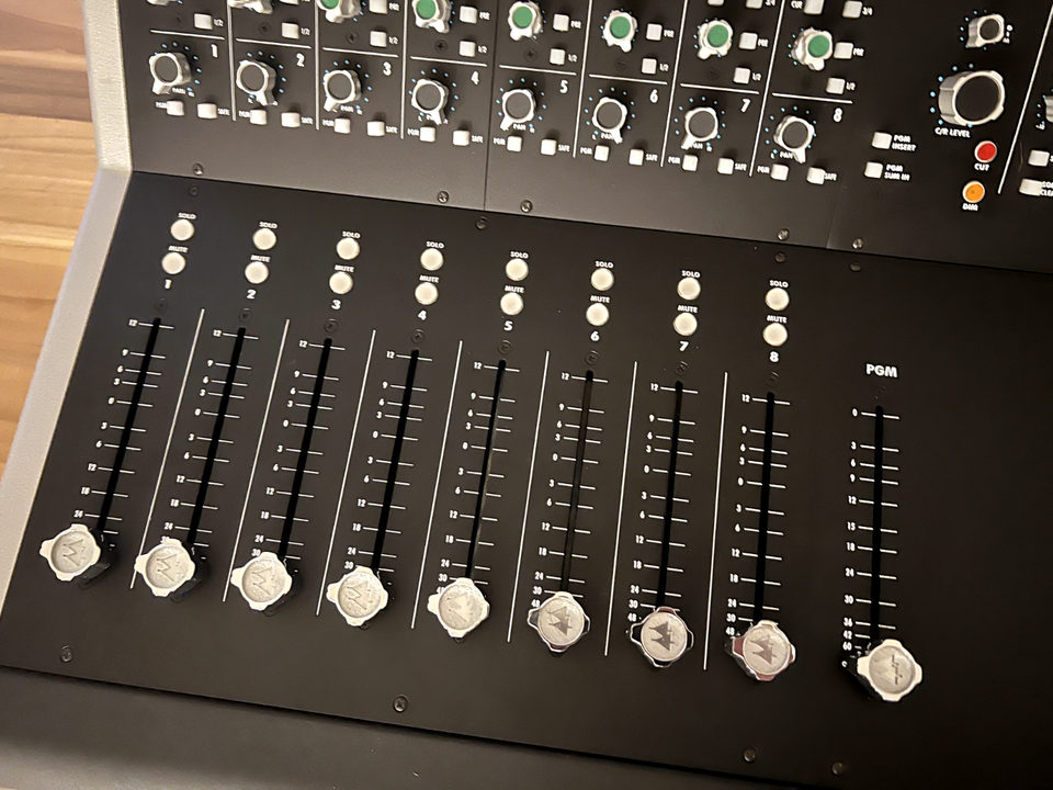 API The Box 2 8 Channel Recording Console Box 2 500 Series Mixer ...