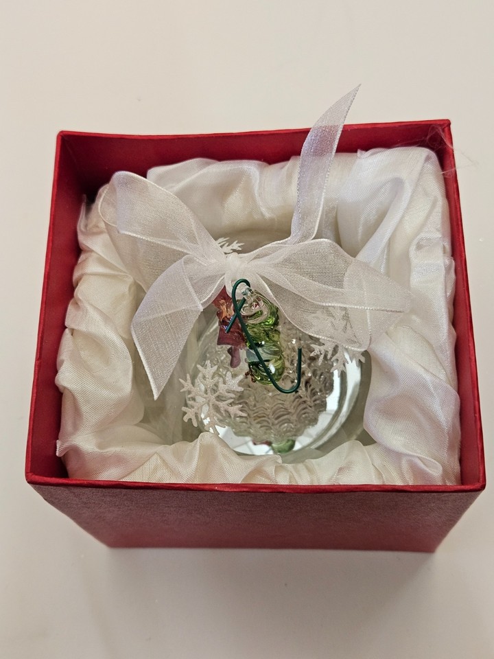 Spun Glass Christmas Wreath in a Glass Ball Light Up Christmas Ornament ...