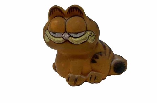 Vintage 1981 Sitting Smirking Smiling Garfield Plastic PVC 1.75" Tall ...
