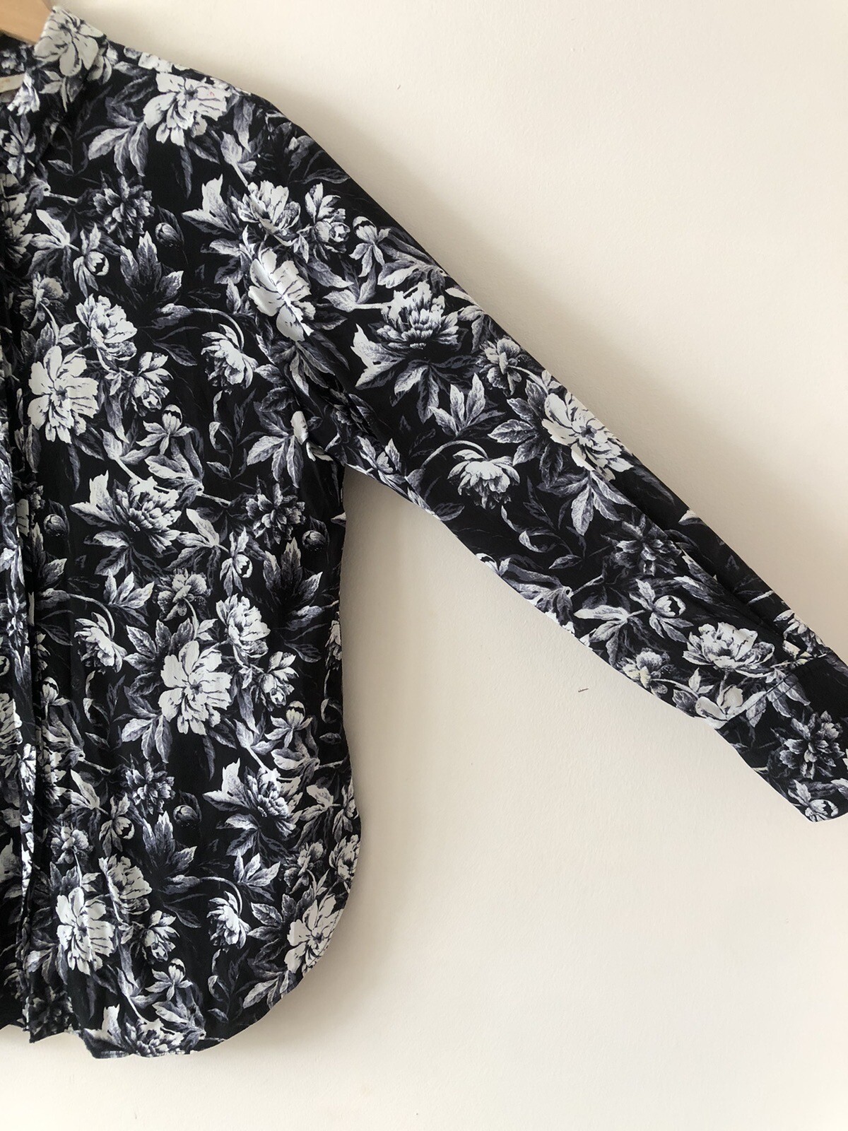 Modern Rarity Black & Grey Floral Blouse - Sz 10 - Gem