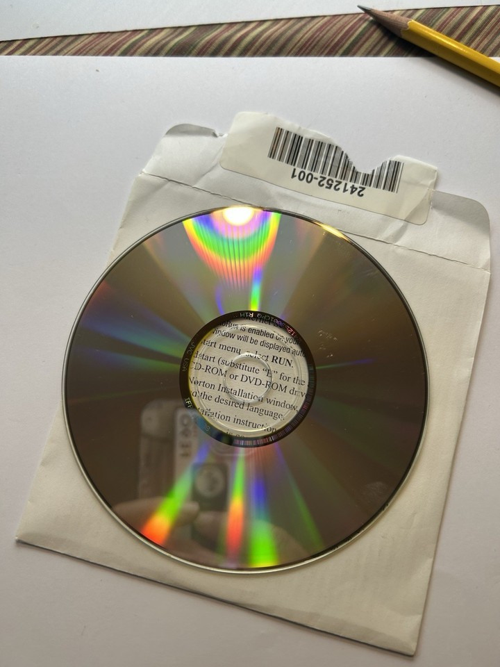 Norton Internet Security 2001 CD (2001) DISC ONLY Compaq Win XP 2000/NT ...