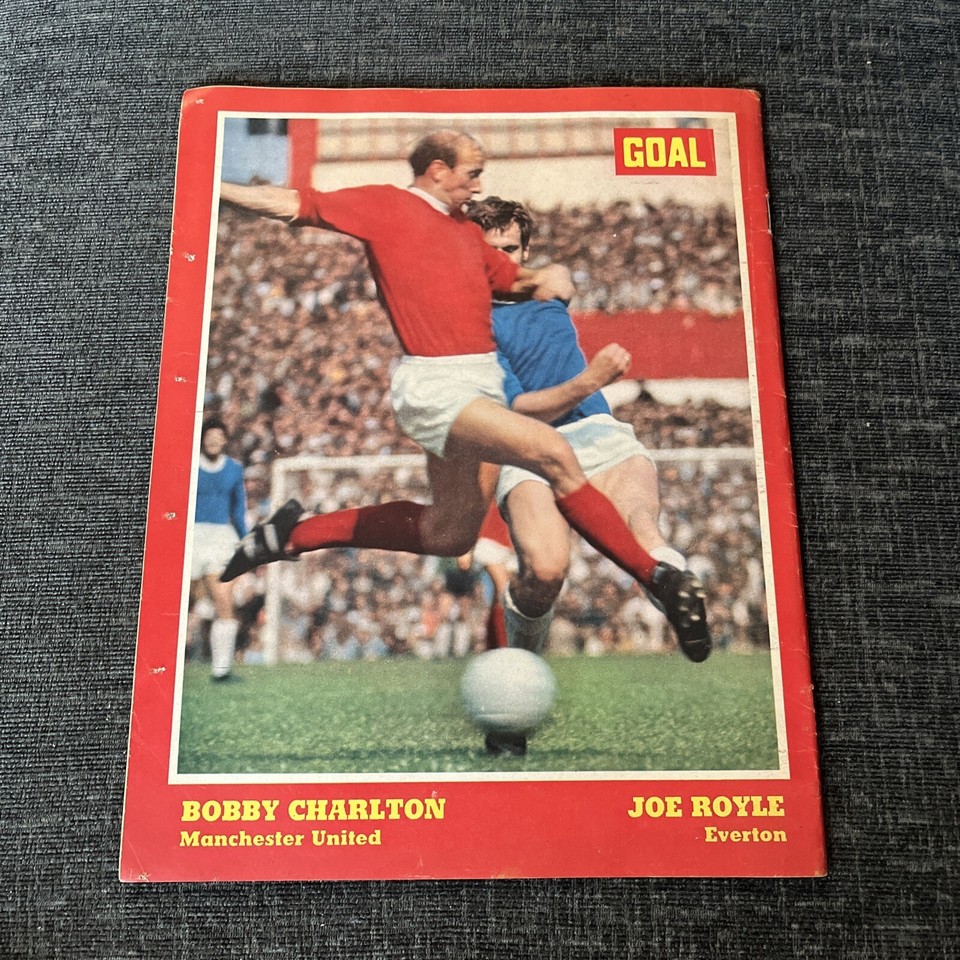Goal Magazine - 8 Nov 1969 - Cardiff City team group Bobby Charlton ...