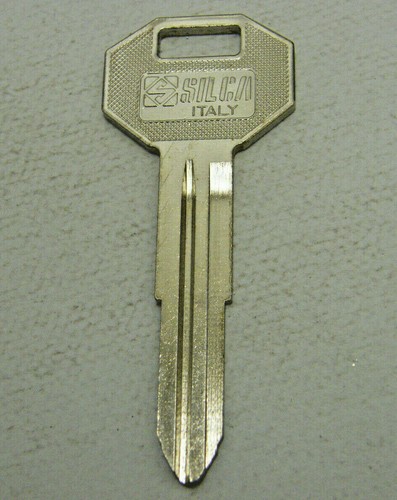 AUTO S Key Blank Mitsubishi COLT Chariot Eclipse Galant L300 - Profile ...