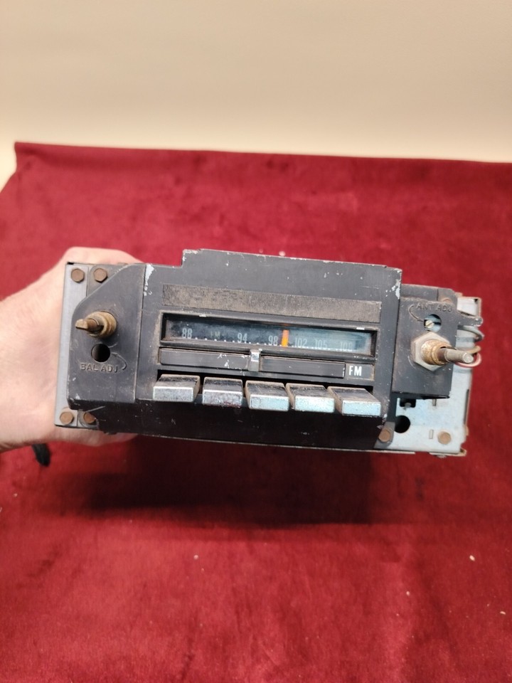 Delco Model 9342606 AM/FM Slide Bar Dial Flipping Push Button Radio ...