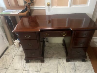 1800-1899 - Kneehole Desk