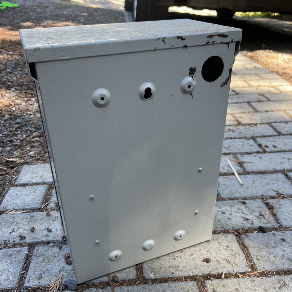 Kinchoix Outdoor Circuit Breaker Box Enclosure (Used) | eBay