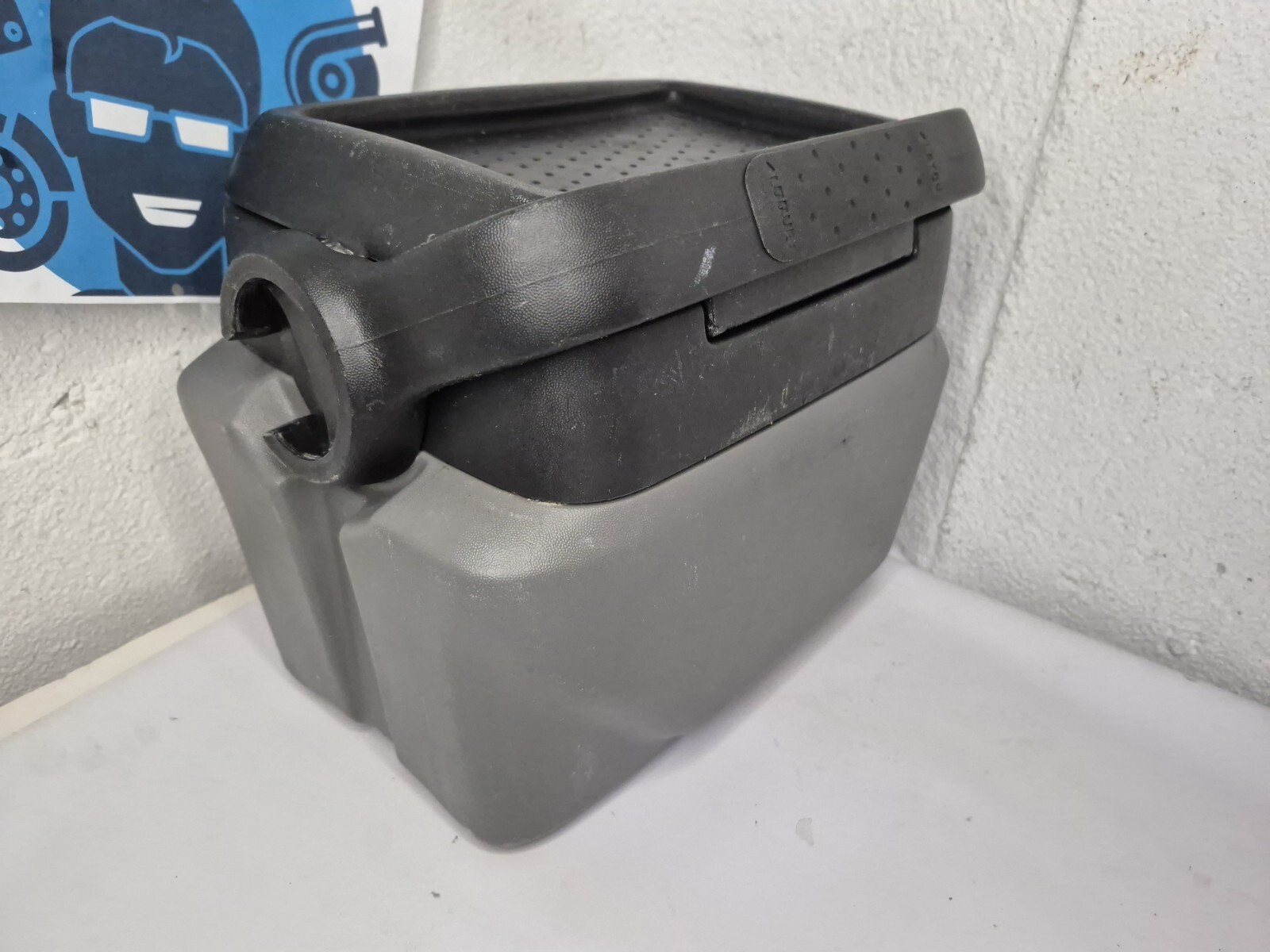 ⭐2001 - 2005 Pontiac Aztek Cooler Center Console Armrest Black And Gray ...