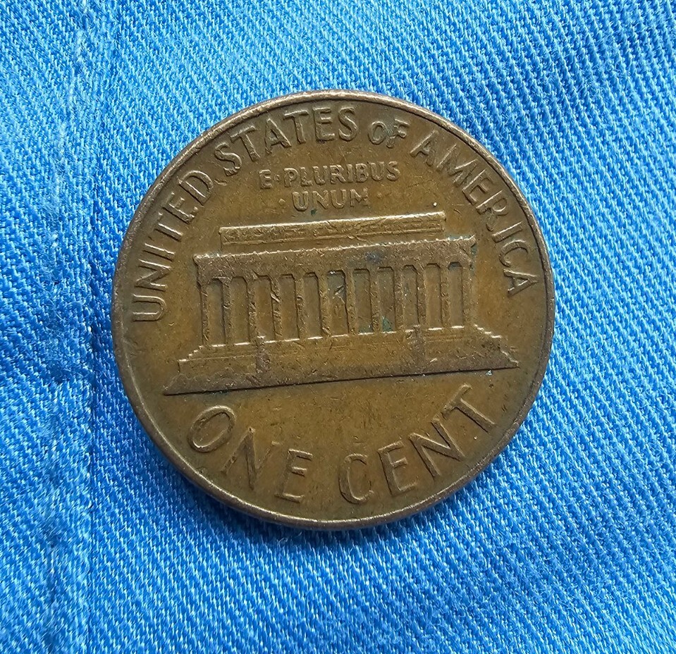 1964 D Lincoln Penny. ERRORS. “L” on edge. “IN GOD WE TRUST” on edge ...