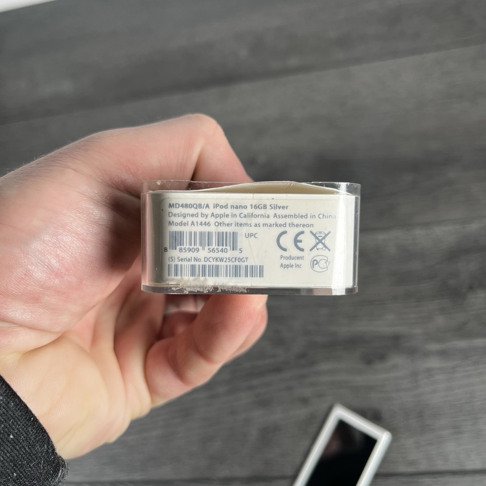 Apple iPod Nano 7th Generation 16GB Silver MP3 Media Player Model A1446 ...